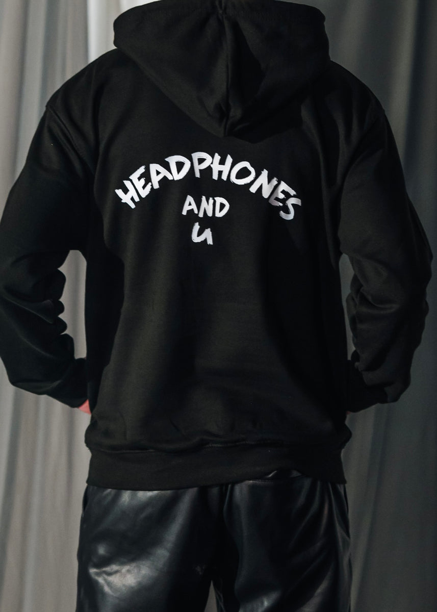 Max Mies | Headphones And U Hoodie Zwart – M&E